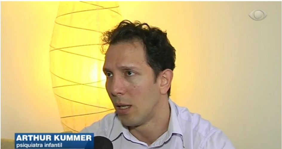 Uso excessivo de eletrônicos aumenta risco de déficit - Faculdade de ...