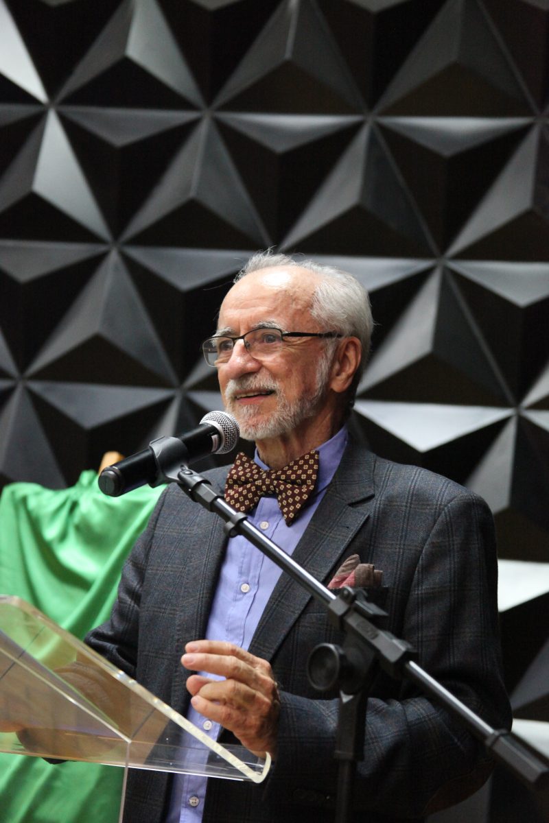 Título de emérito coroa a história do professor Dirceu Greco ...