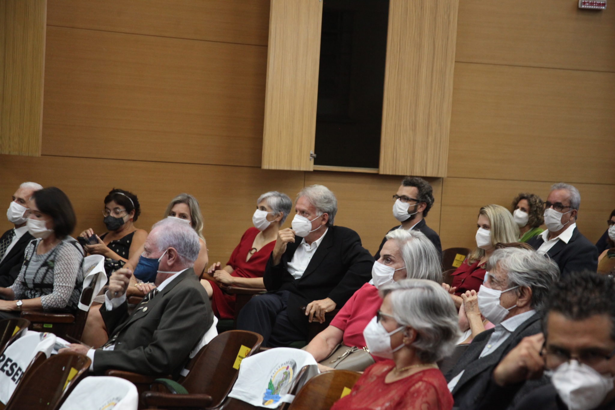 Professoras Alamanda Kfoury e Cristina Alvim tomam posse como diretora ...